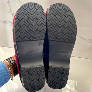 Dansko | Shoes | Dansko Sanita Burgundy Floral Daisy Tapestry Clogs ...